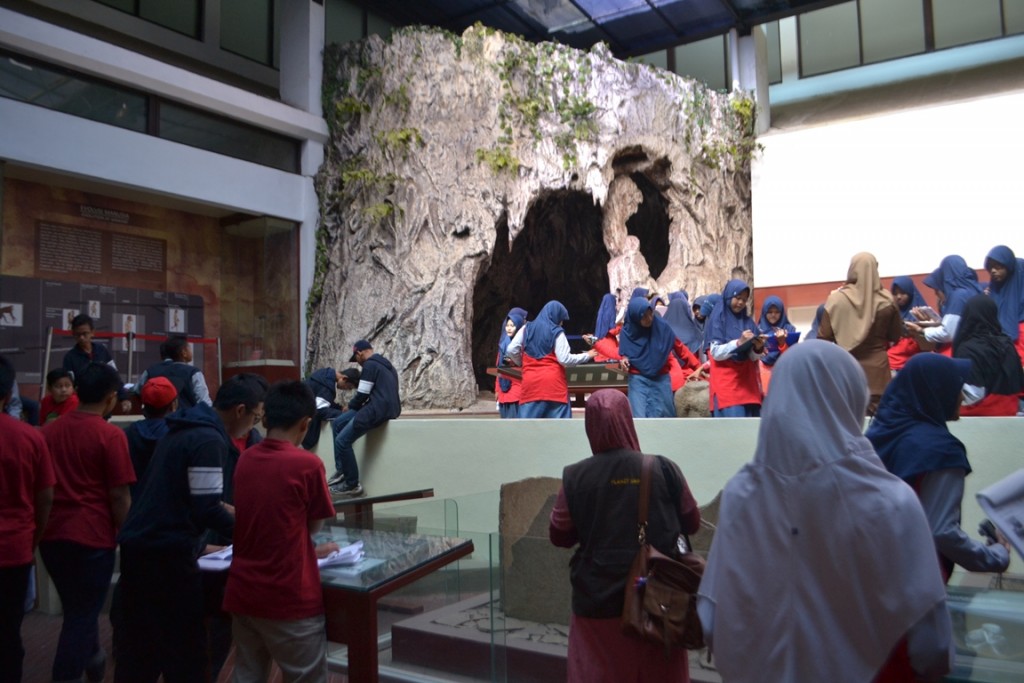 SCIENCE TOUR SMPIT ANNUR CIKARANG BARU BERSAMA PLANET SAINS KE ...