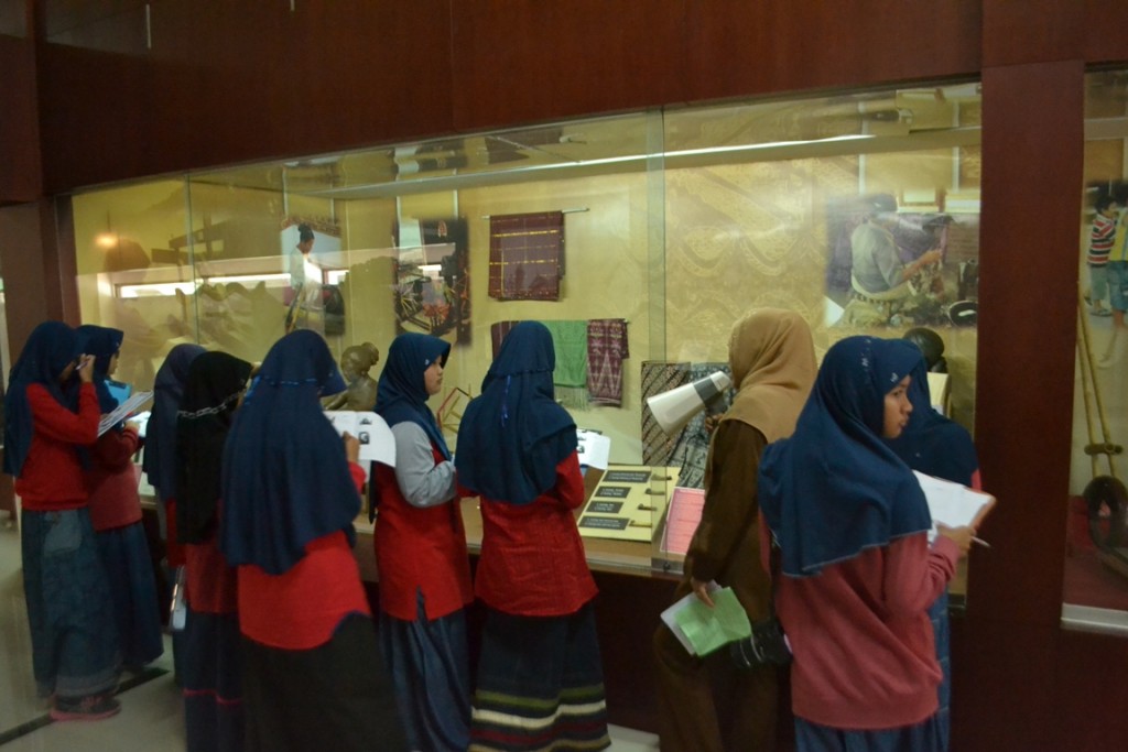 SCIENCE TOUR SMPIT ANNUR CIKARANG BARU BERSAMA PLANET SAINS KE ...